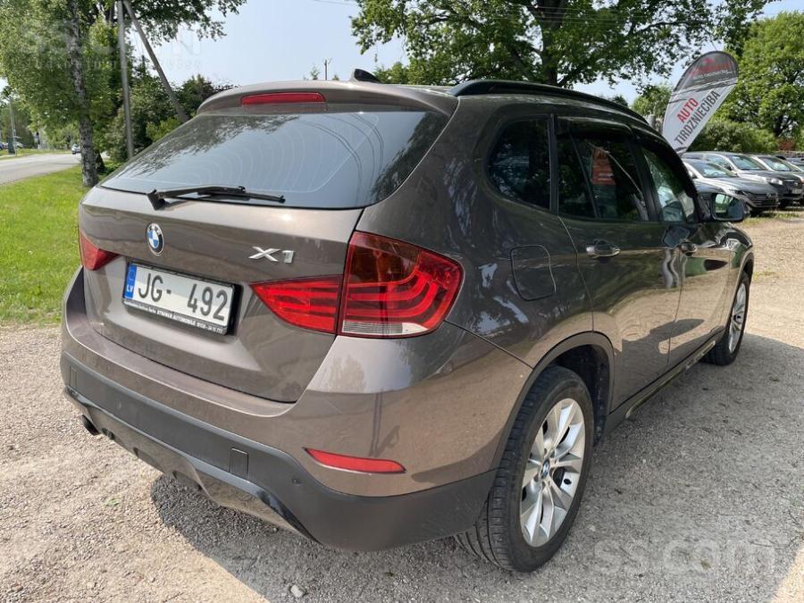 Brown BMW X1 2013 in Riga, with an engine capacity of 2.00 L and mileage of 274 thousand km for 7490 €, photo 6 on AUTOMOTO.COM.LV