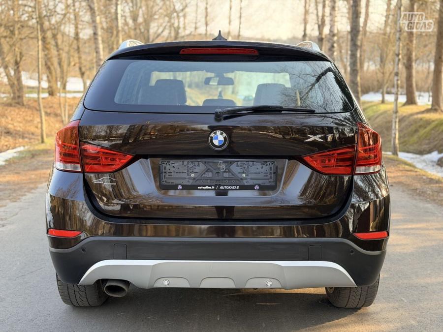 Brown BMW X1 2014 in Utena, with an engine capacity of 2.00 L and mileage of 261 thousand km for 7450 €, photo 11 on AUTOMOTO.COM.LV