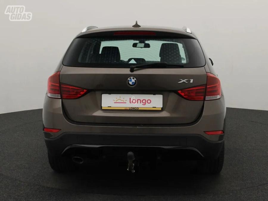 Brown BMW X1 2015 in Vilnius, with an engine capacity of 2.00 L and mileage of 251 thousand km for 10699 €, photo 6 on AUTOMOTO.COM.LV