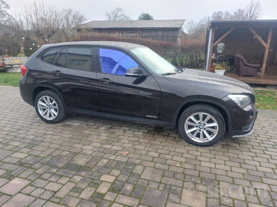 Brown BMW X1 2015 in Riga, with an engine capacity of 2.00 L and mileage of 306 thousand km for 6350 €, photo 3 on AUTOMOTO.COM.LV