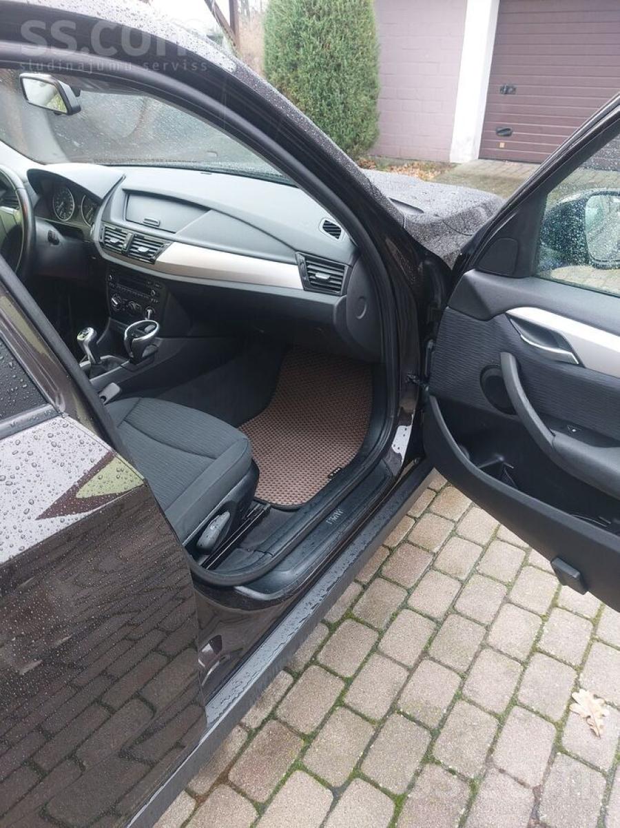 Brown BMW X1 2015 in Riga, with an engine capacity of 2.00 L and mileage of 306 thousand km for 6350 €, photo 6 on AUTOMOTO.COM.LV