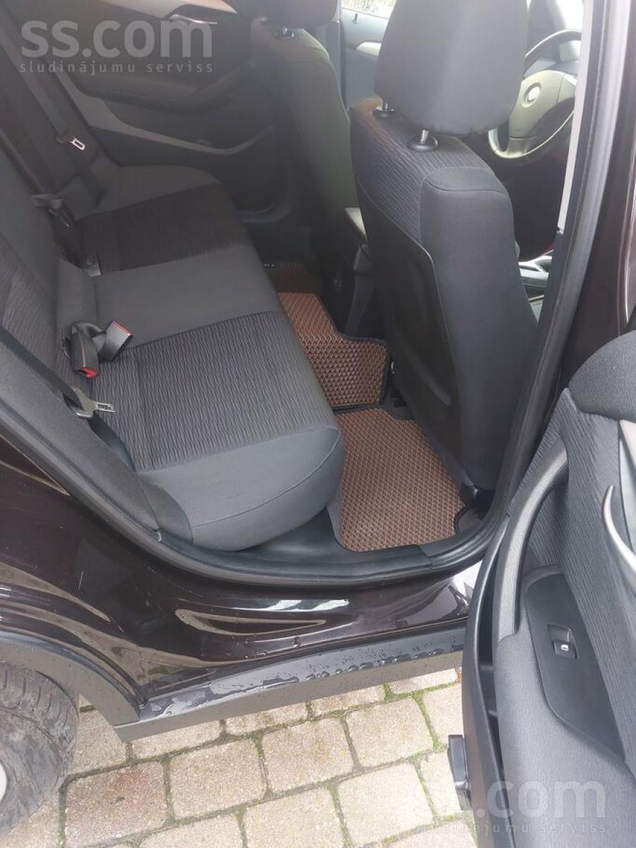 Brown BMW X1 2015 in Riga, with an engine capacity of 2.00 L and mileage of 306 thousand km for 6350 €, photo 9 on AUTOMOTO.COM.LV