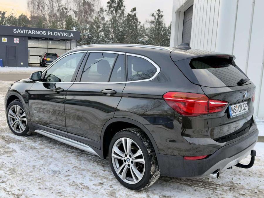 Brown BMW X1 2016 in Prienai, with an engine capacity of 1.50 L and mileage of 215 thousand km for 11950 €, photo 6 on AUTOMOTO.COM.LV
