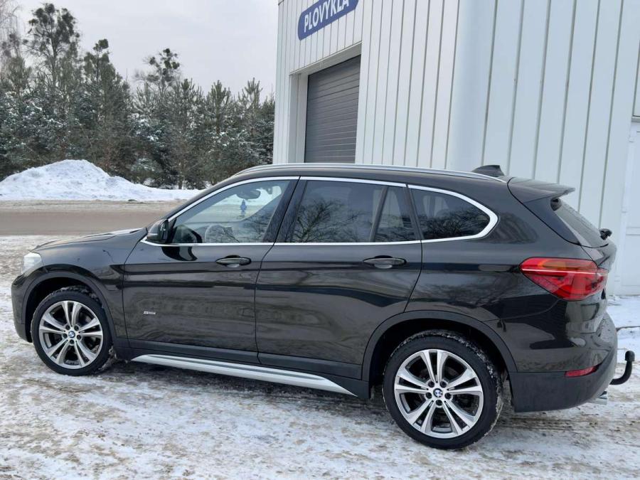 Brown BMW X1 2016 in Prienai, with an engine capacity of 1.50 L and mileage of 215 thousand km for 11950 €, photo 7 on AUTOMOTO.COM.LV