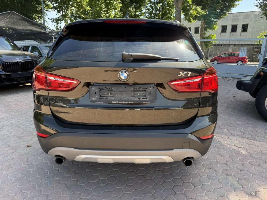 Brown BMW X1 2016 in Siauliai, with an engine capacity of 2.00 L and mileage of 194 thousand km for 13200 €, photo 7 on AUTOMOTO.COM.LV