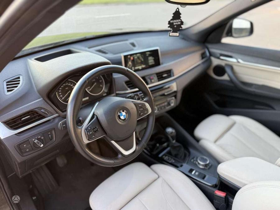 Brown BMW X1 2016 in Prienai, with an engine capacity of 1.50 L and mileage of 226 thousand km for 11150 €, photo 9 on AUTOMOTO.COM.LV