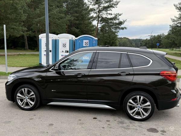 Brown BMW X1 2016 in Prienai, with an engine capacity of 1.50 L and mileage of 218 thousand km for 11150 €, photo 6 on AUTOMOTO.COM.LV