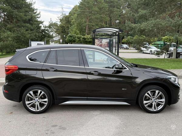 Brown BMW X1 2016 in Prienai, with an engine capacity of 1.50 L and mileage of 218 thousand km for 11150 €, photo 7 on AUTOMOTO.COM.LV