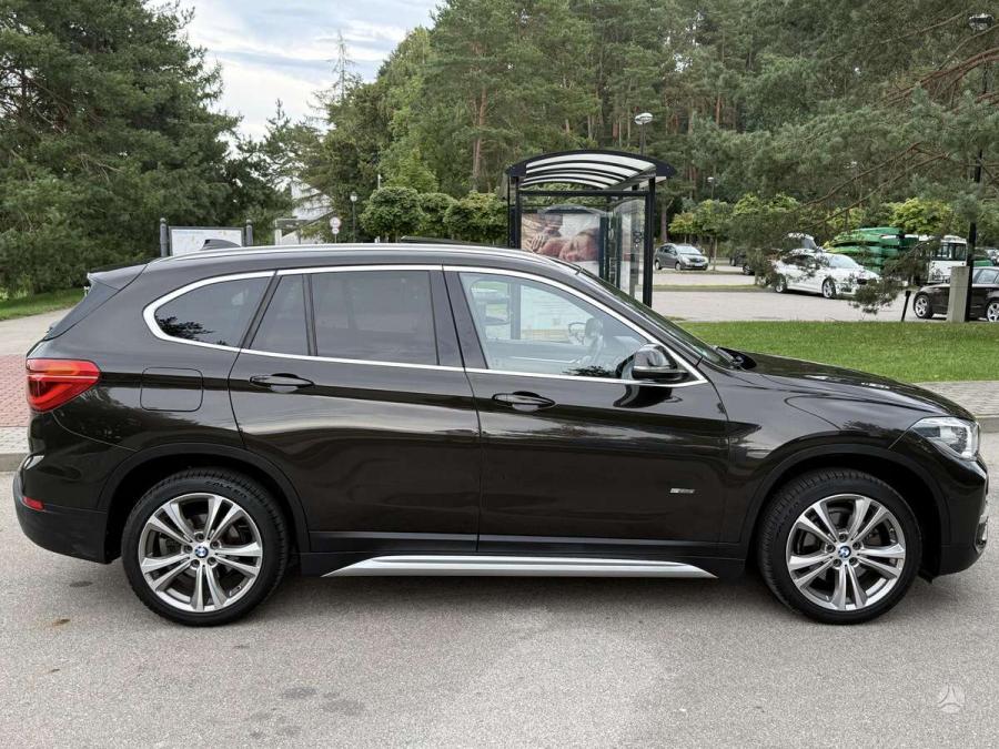 Brown BMW X1 2016 in Prienai, with an engine capacity of 1.50 L and mileage of 218 thousand km for 11150 €, photo 7 on AUTOMOTO.COM.LV