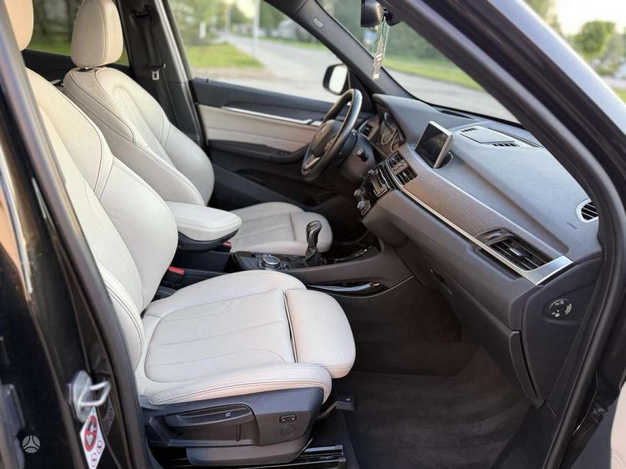 Brown BMW X1 2016 in Prienai, with an engine capacity of 1.50 L and mileage of 218 thousand km for 11150 €, photo 12 on AUTOMOTO.COM.LV