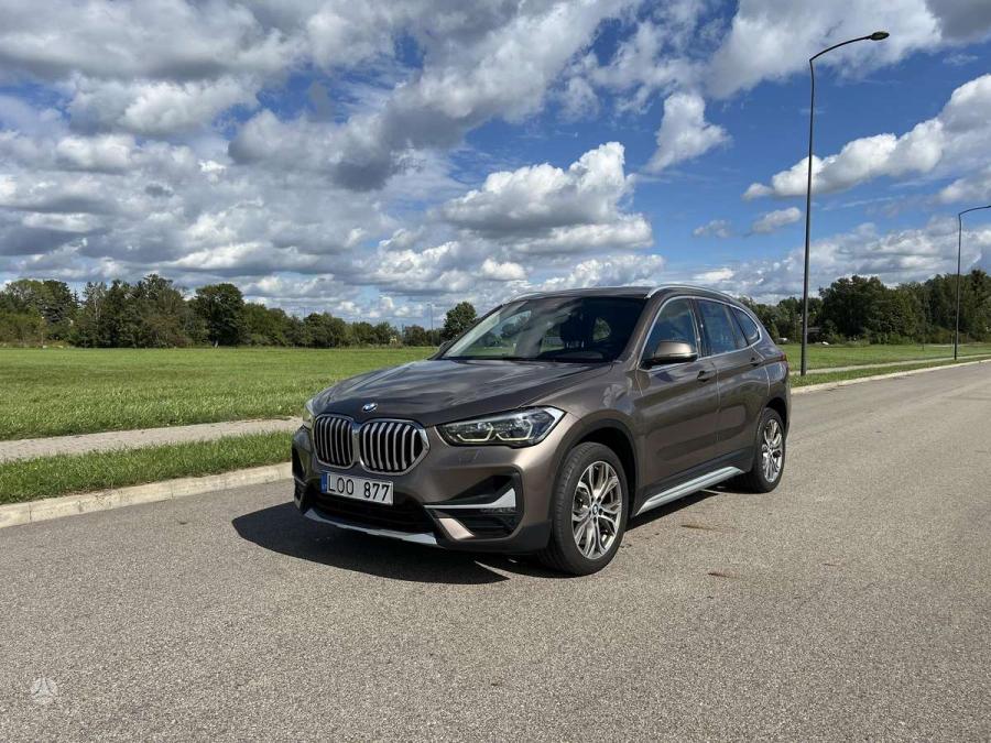 Brown BMW X1 2020 in Kaunas, with an engine capacity of 2.00 L and mileage of 196 thousand km for 18500 €, photo 1 on AUTOMOTO.COM.LV