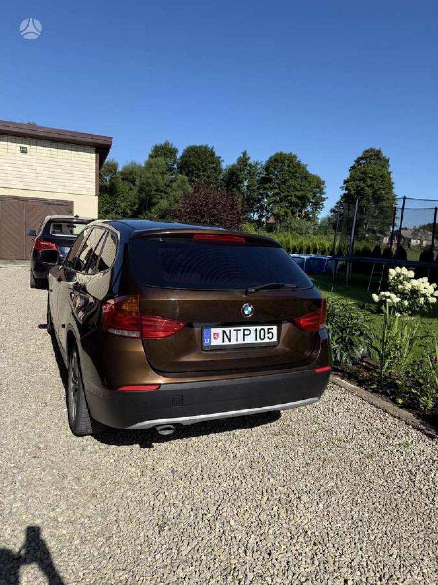 Brown BMW X1 2010 in Siauliai, with an engine capacity of 2.00 L and mileage of 130 thousand km for 6666 €, photo 4 on AUTOMOTO.COM.LV