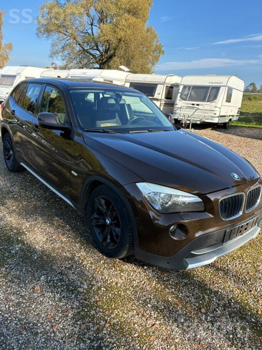 Brown BMW X1 2010 in Valmiera, with an engine capacity of 2.00 L and mileage of 239 thousand km for 6190 €, photo 1 on AUTOMOTO.COM.LV