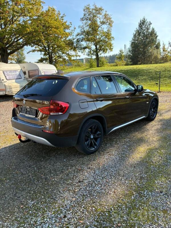 Brūns BMW X1 2010 Valmiera, ar dzinēja tilpumu 2.00 L un nobraukumu 239 tūkst. km par 6190 €, foto 3 vietnē AUTOMOTO.COM.LV
