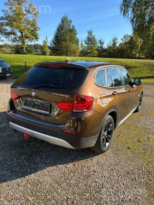Brown BMW X1 2010 in Valmiera, with an engine capacity of 2.00 L and mileage of 239 thousand km for 6190 €, photo 4 on AUTOMOTO.COM.LV