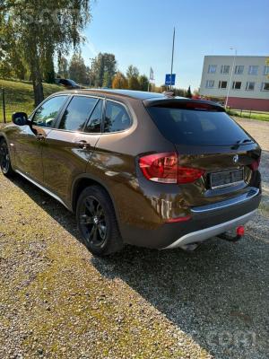 Brown BMW X1 2010 in Valmiera, with an engine capacity of 2.00 L and mileage of 239 thousand km for 6190 €, photo 5 on AUTOMOTO.COM.LV