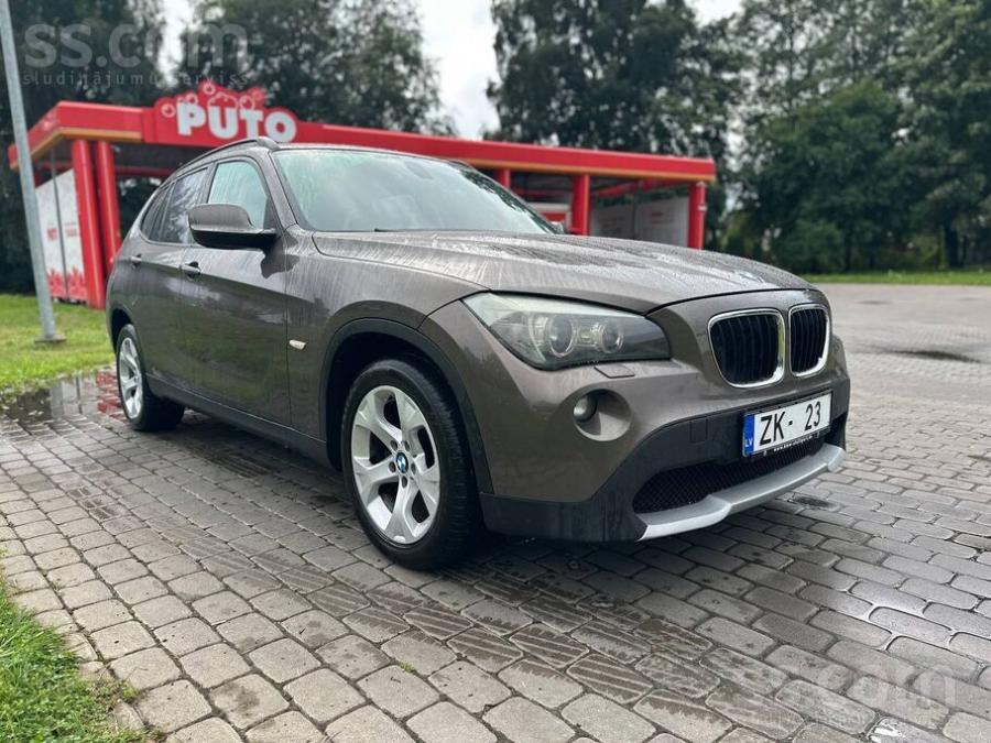 Brown BMW X1 2011 in Riga, with an engine capacity of 2.00 L and mileage of 303 thousand km for 6150 €, photo 1 on AUTOMOTO.COM.LV