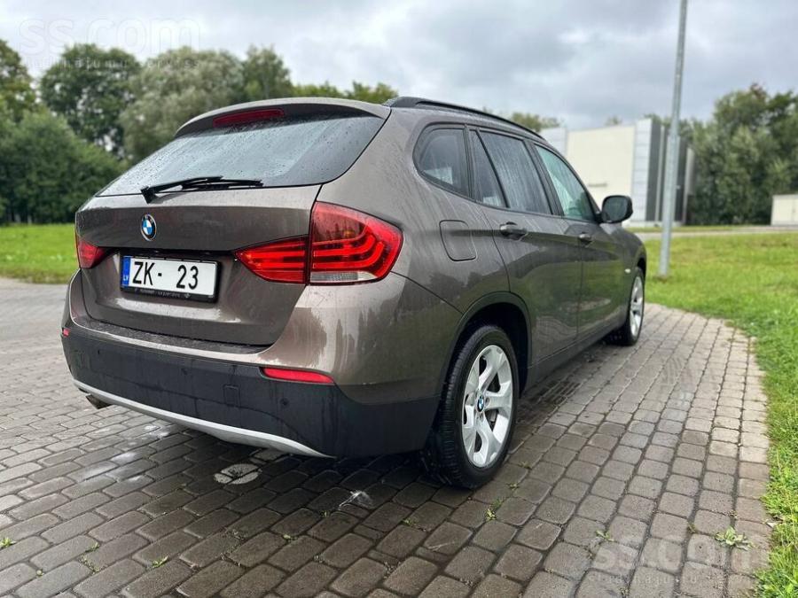 Brown BMW X1 2011 in Riga, with an engine capacity of 2.00 L and mileage of 303 thousand km for 6150 €, photo 6 on AUTOMOTO.COM.LV