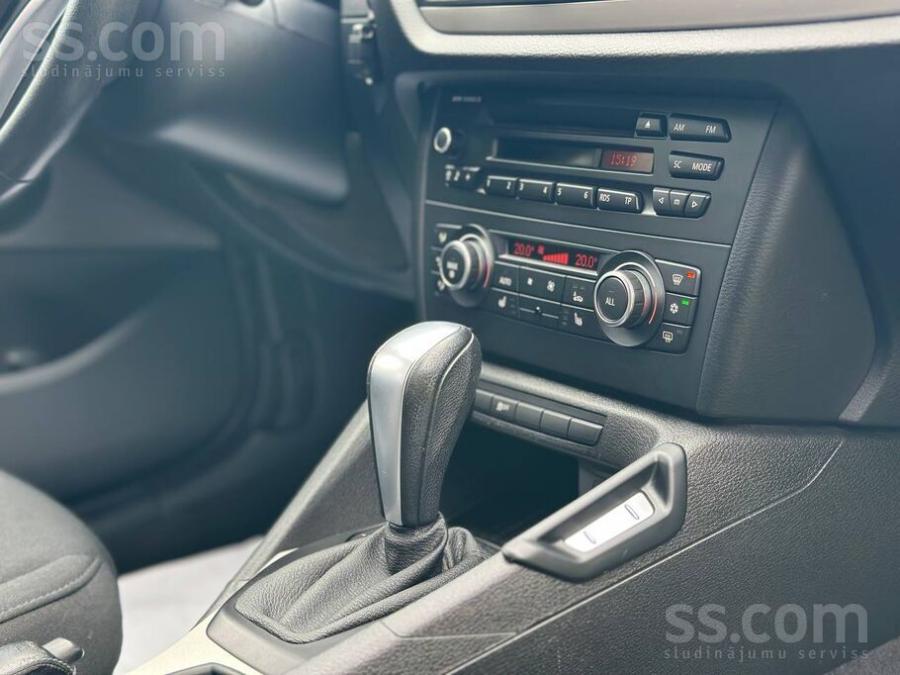 Brown BMW X1 2011 in Riga, with an engine capacity of 2.00 L and mileage of 303 thousand km for 6150 €, photo 10 on AUTOMOTO.COM.LV