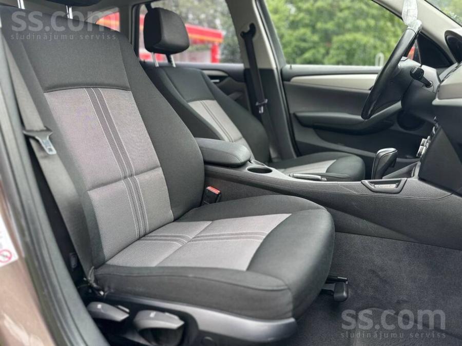 Brown BMW X1 2011 in Riga, with an engine capacity of 2.00 L and mileage of 303 thousand km for 6150 €, photo 12 on AUTOMOTO.COM.LV
