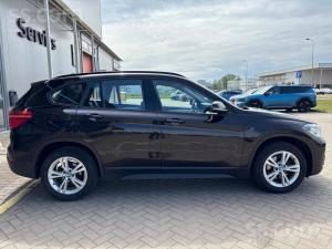 Brown BMW X1 2018 in Liepaja, with an engine capacity of 1.50 L and mileage of 185 thousand km for 16600 €, photo 4 on AUTOMOTO.COM.LV