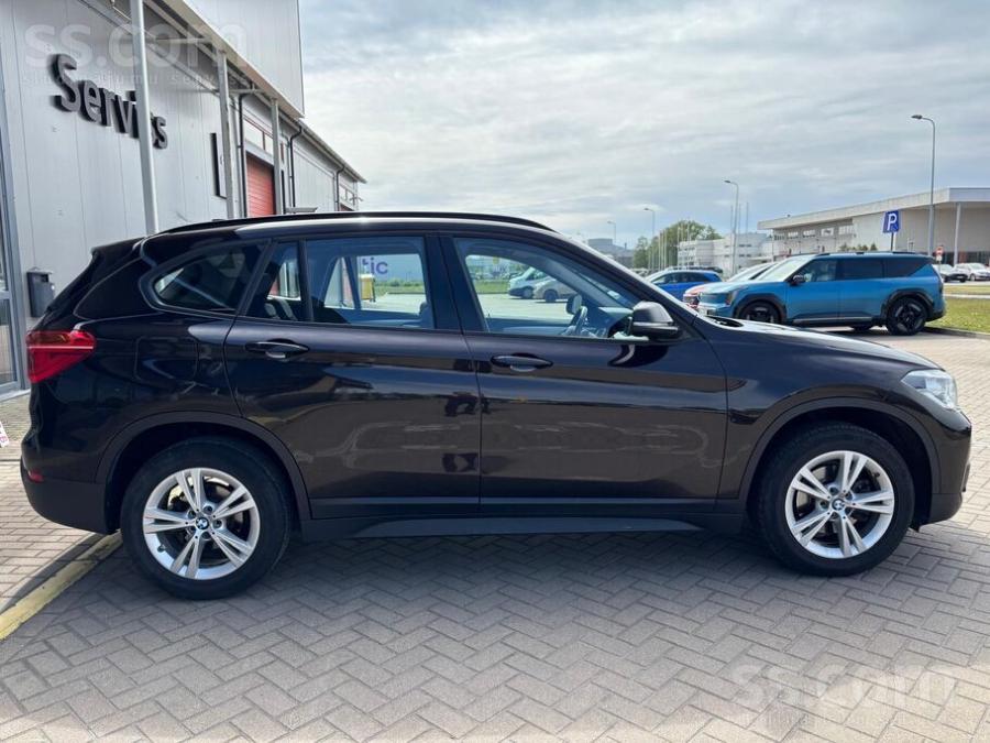 Brown BMW X1 2018 in Liepaja, with an engine capacity of 1.50 L and mileage of 185 thousand km for 16600 €, photo 4 on AUTOMOTO.COM.LV