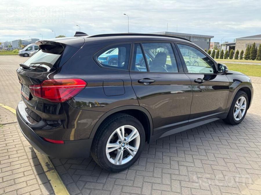 Brown BMW X1 2018 in Liepaja, with an engine capacity of 1.50 L and mileage of 185 thousand km for 16600 €, photo 5 on AUTOMOTO.COM.LV