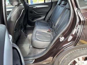 Brown BMW X1 2018 in Liepaja, with an engine capacity of 1.50 L and mileage of 185 thousand km for 16600 €, photo 34 on AUTOMOTO.COM.LV