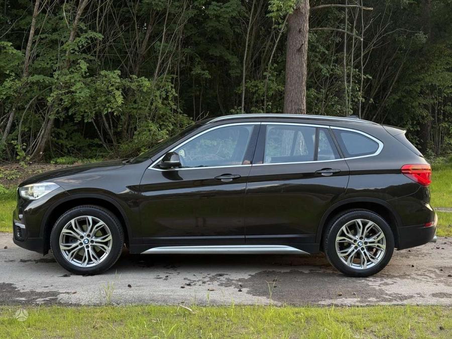 Brown BMW X1 2016 in Utena, with an engine capacity of 2.00 L and mileage of 266 thousand km for 12500 €, photo 6 on AUTOMOTO.COM.LV