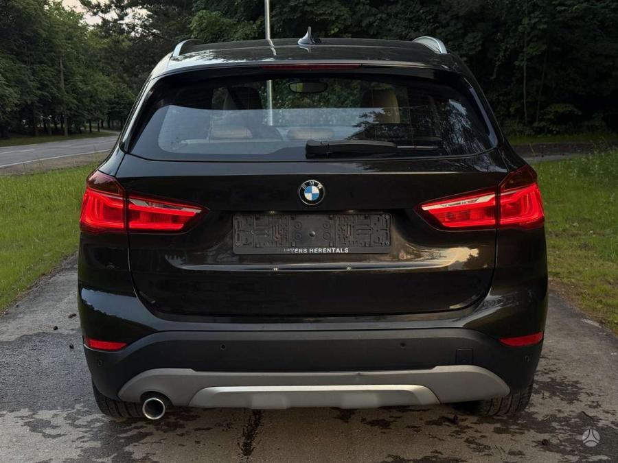 Brown BMW X1 2016 in Utena, with an engine capacity of 2.00 L and mileage of 266 thousand km for 12500 €, photo 7 on AUTOMOTO.COM.LV