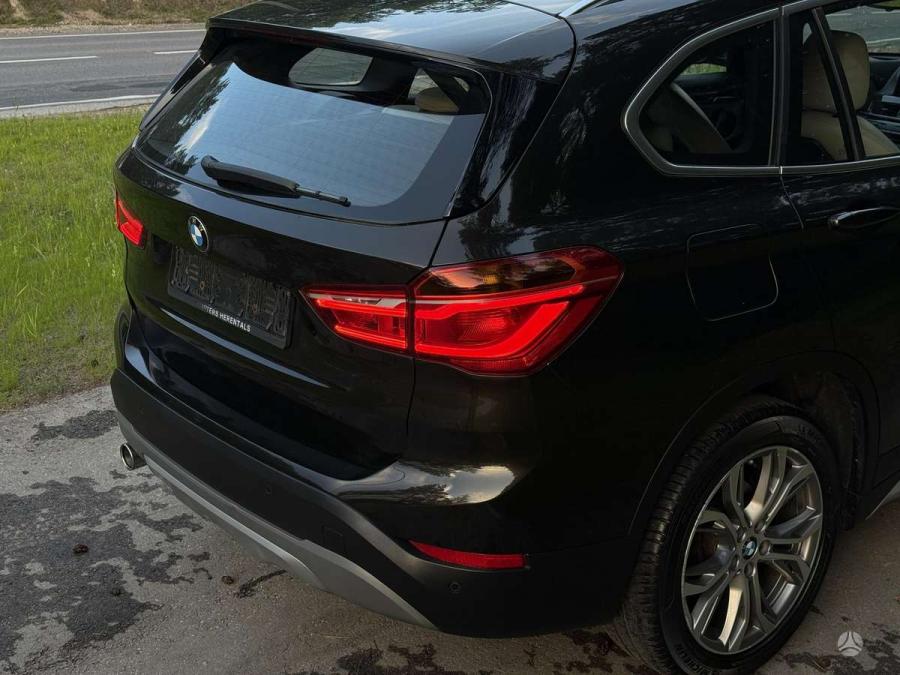 Brown BMW X1 2016 in Utena, with an engine capacity of 2.00 L and mileage of 266 thousand km for 12500 €, photo 9 on AUTOMOTO.COM.LV
