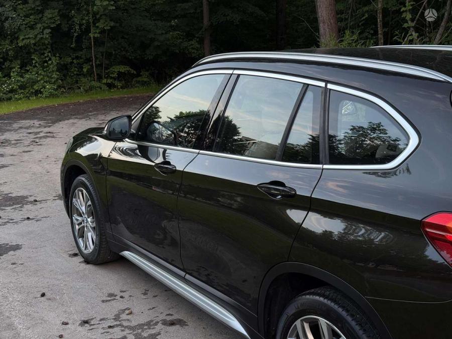 Brown BMW X1 2016 in Utena, with an engine capacity of 2.00 L and mileage of 266 thousand km for 12500 €, photo 15 on AUTOMOTO.COM.LV