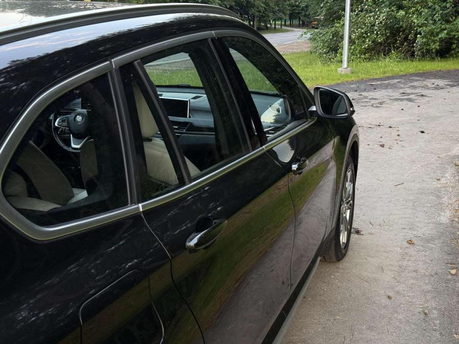 Brown BMW X1 2016 in Utena, with an engine capacity of 2.00 L and mileage of 266 thousand km for 12500 €, photo 16 on AUTOMOTO.COM.LV