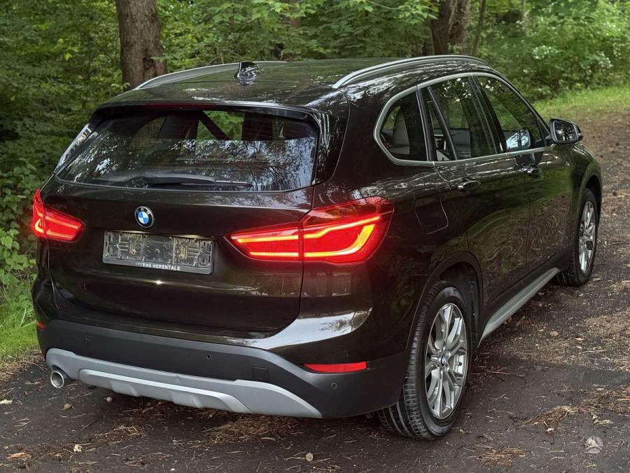Brown BMW X1 2016 in Utena, with an engine capacity of 2.00 L and mileage of 266 thousand km for 12500 €, photo 22 on AUTOMOTO.COM.LV