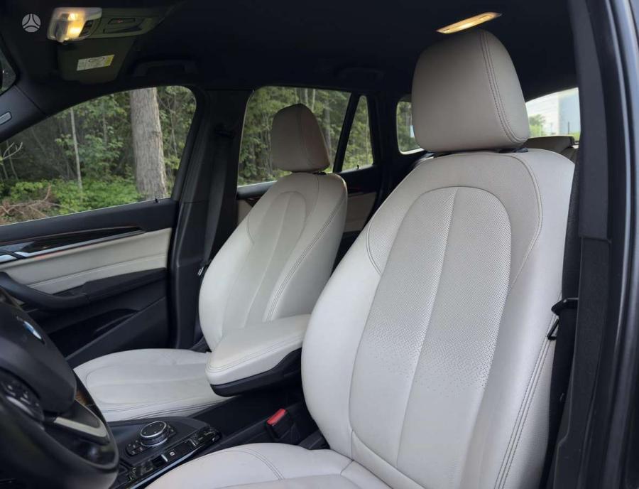 Brown BMW X1 2016 in Utena, with an engine capacity of 2.00 L and mileage of 266 thousand km for 12500 €, photo 25 on AUTOMOTO.COM.LV