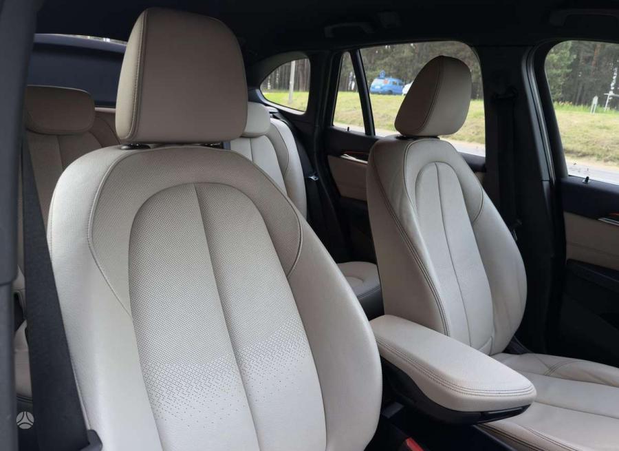 Brown BMW X1 2016 in Utena, with an engine capacity of 2.00 L and mileage of 266 thousand km for 12500 €, photo 27 on AUTOMOTO.COM.LV