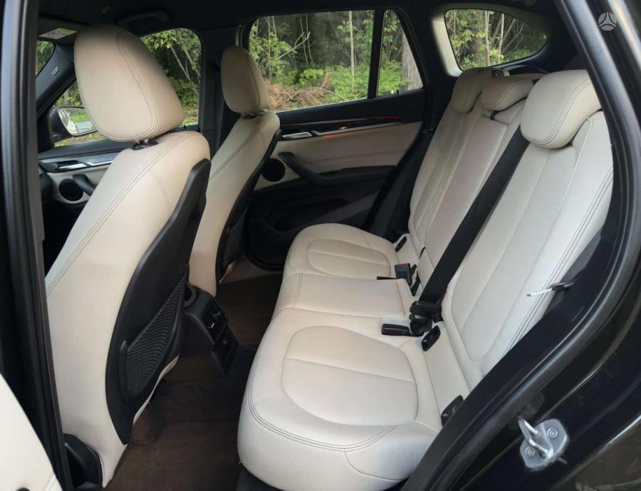 Brown BMW X1 2016 in Utena, with an engine capacity of 2.00 L and mileage of 266 thousand km for 12500 €, photo 28 on AUTOMOTO.COM.LV