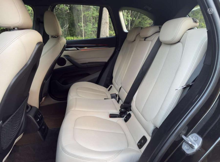 Brown BMW X1 2016 in Utena, with an engine capacity of 2.00 L and mileage of 266 thousand km for 12500 €, photo 29 on AUTOMOTO.COM.LV