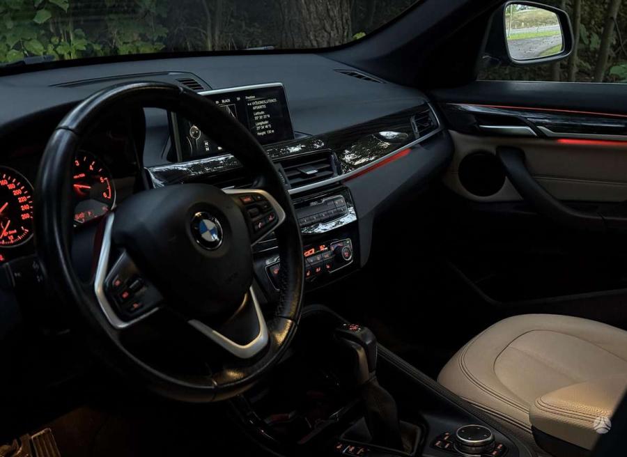 Brown BMW X1 2016 in Utena, with an engine capacity of 2.00 L and mileage of 266 thousand km for 12500 €, photo 32 on AUTOMOTO.COM.LV