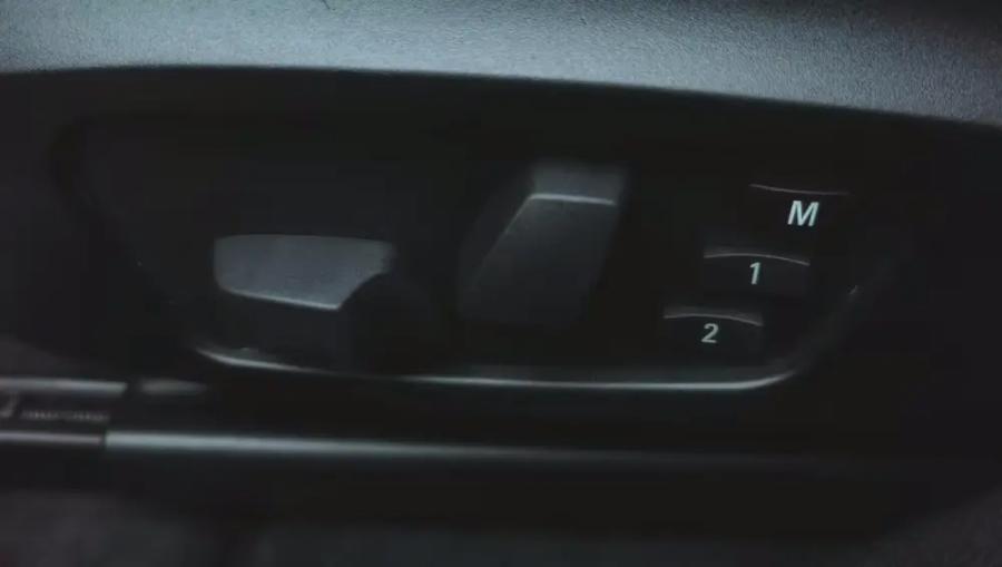 BMW X1 2012 in Riga, with an engine capacity of 2.00 L and mileage of 178 thousand km for 11690 €, photo 18 on AUTOMOTO.COM.LV