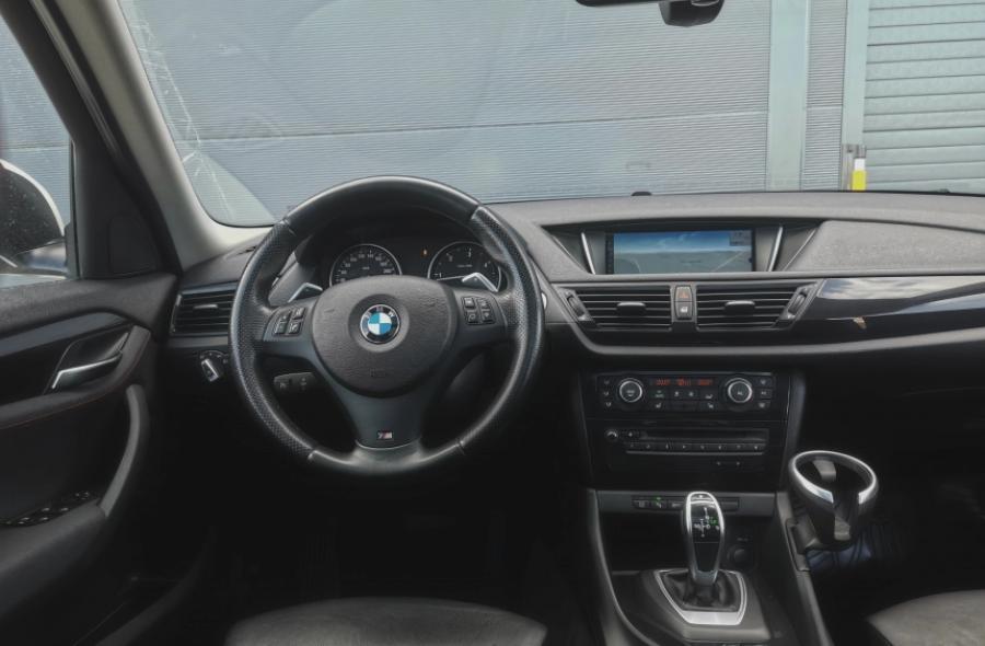 BMW X1 2013 in Riga, with an engine capacity of 2.00 L and mileage of 243 thousand km for 10990 €, photo 14 on AUTOMOTO.COM.LV