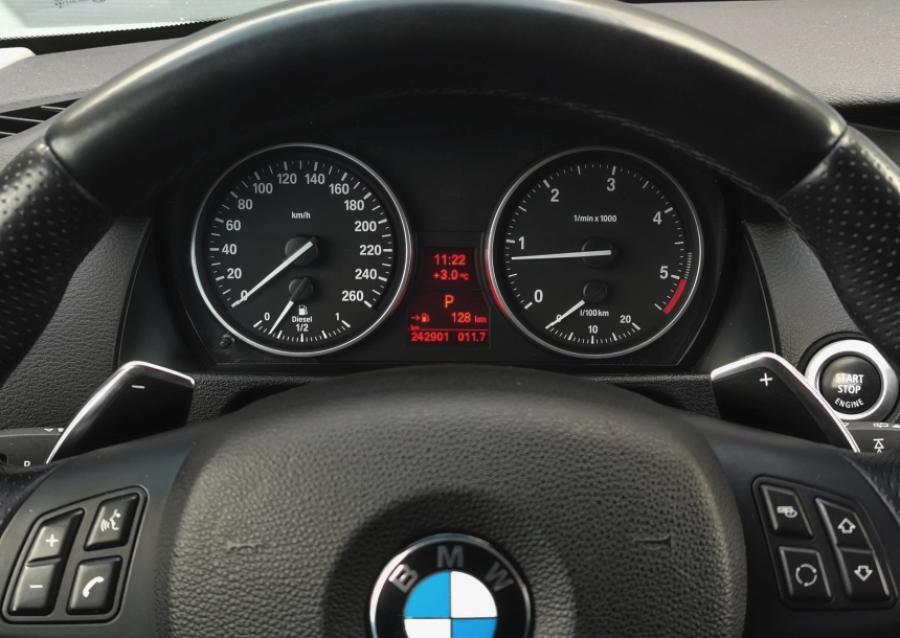 BMW X1 2013 in Riga, with an engine capacity of 2.00 L and mileage of 243 thousand km for 10990 €, photo 16 on AUTOMOTO.COM.LV