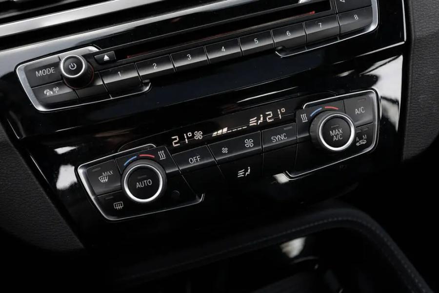 BMW X1 2016 in Jelgava, with an engine capacity of 1.50 L and mileage of 173 thousand km for 11990 €, photo 25 on AUTOMOTO.COM.LV