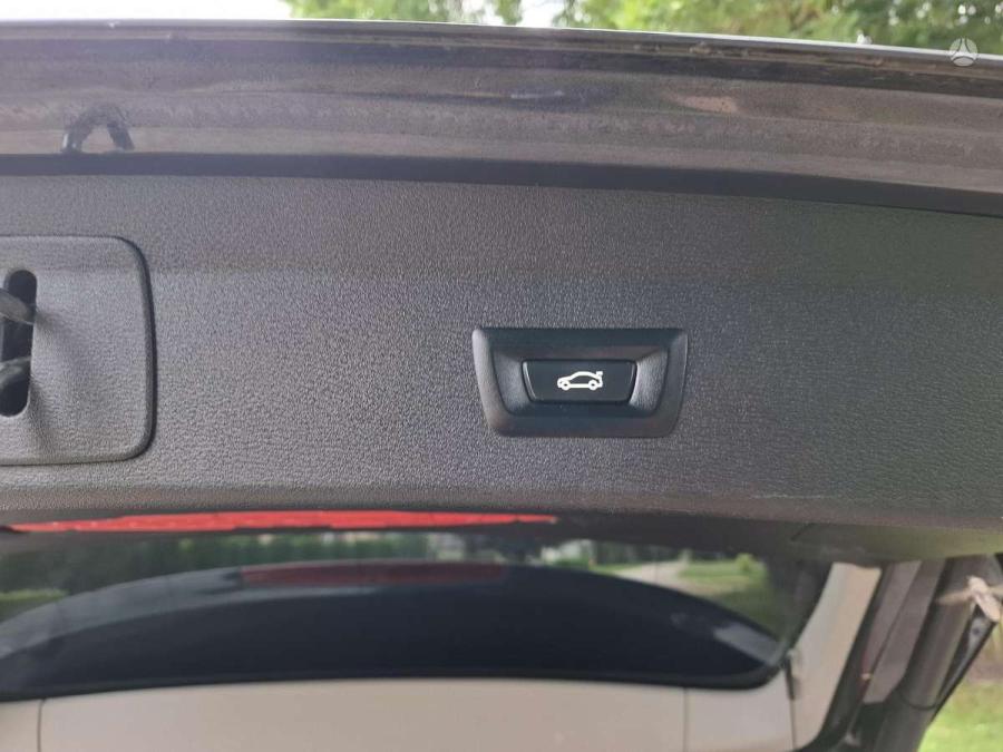 BMW X1 2018 in Siauliai, with an engine capacity of 1.50 L and mileage of 131 thousand km for 14300 €, photo 20 on AUTOMOTO.COM.LV