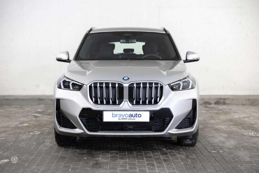BMW X1 2025 in Vilnius, with an engine capacity of 1.50 L and mileage of 5 thousand km for 52691 €, photo 2 on AUTOMOTO.COM.LV