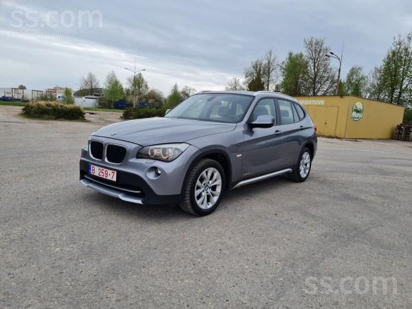Pelēks BMW X1 2010 Ogre, ar dzinēja tilpumu 2.00 L un nobraukumu 0 tūkst. km par 7470 €, foto 1 vietnē AUTOMOTO.COM.LV