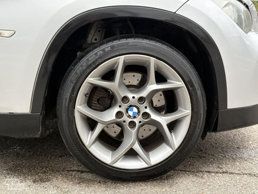 Pelēks BMW X1 2010 Viļņa, ar dzinēja tilpumu 2.00 L un nobraukumu 300 tūkst. km par 6500 €, foto 11 vietnē AUTOMOTO.COM.LV