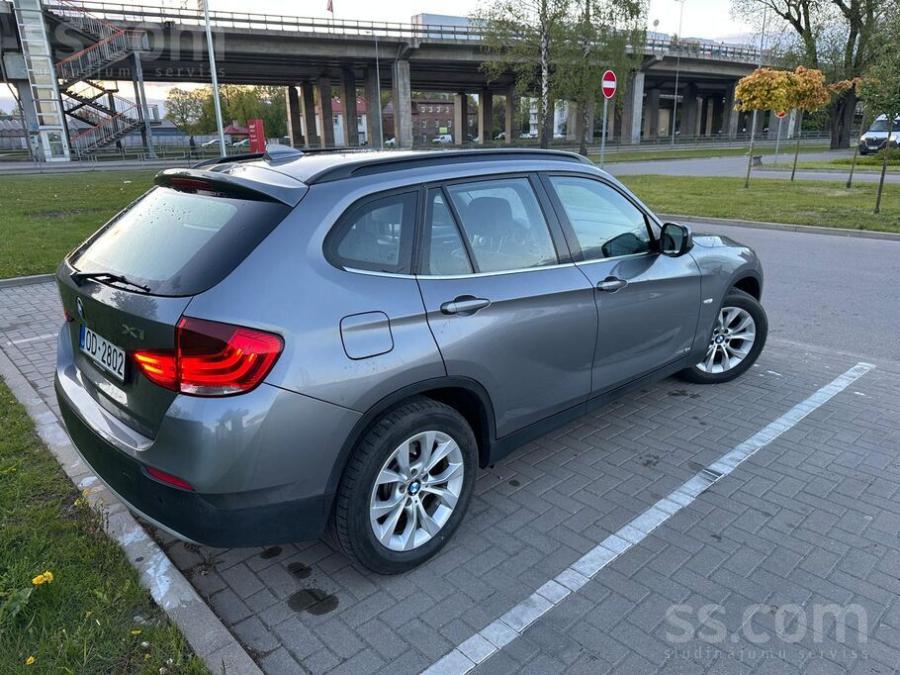 Grey BMW X1 2011 in Riga, with an engine capacity of 2.00 L and mileage of 237 thousand km for 5950 €, photo 4 on AUTOMOTO.COM.LV