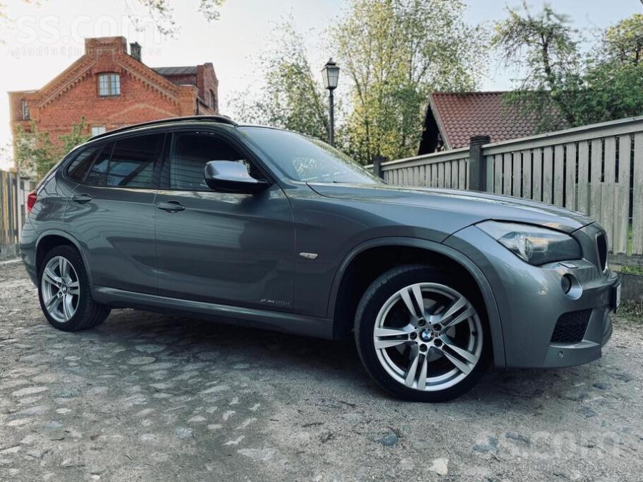 Grey BMW X1 2011 in Cesis, with an engine capacity of 2.00 L and mileage of 0 thousand km for 7850 €, photo 2 on AUTOMOTO.COM.LV