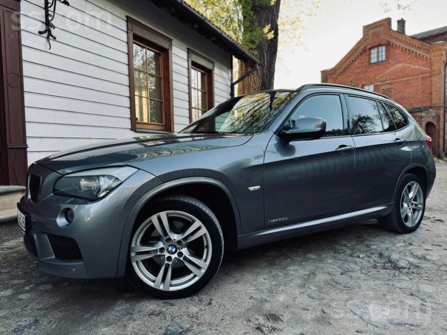 Grey BMW X1 2011 in Cesis, with an engine capacity of 2.00 L and mileage of 0 thousand km for 7850 €, photo 4 on AUTOMOTO.COM.LV